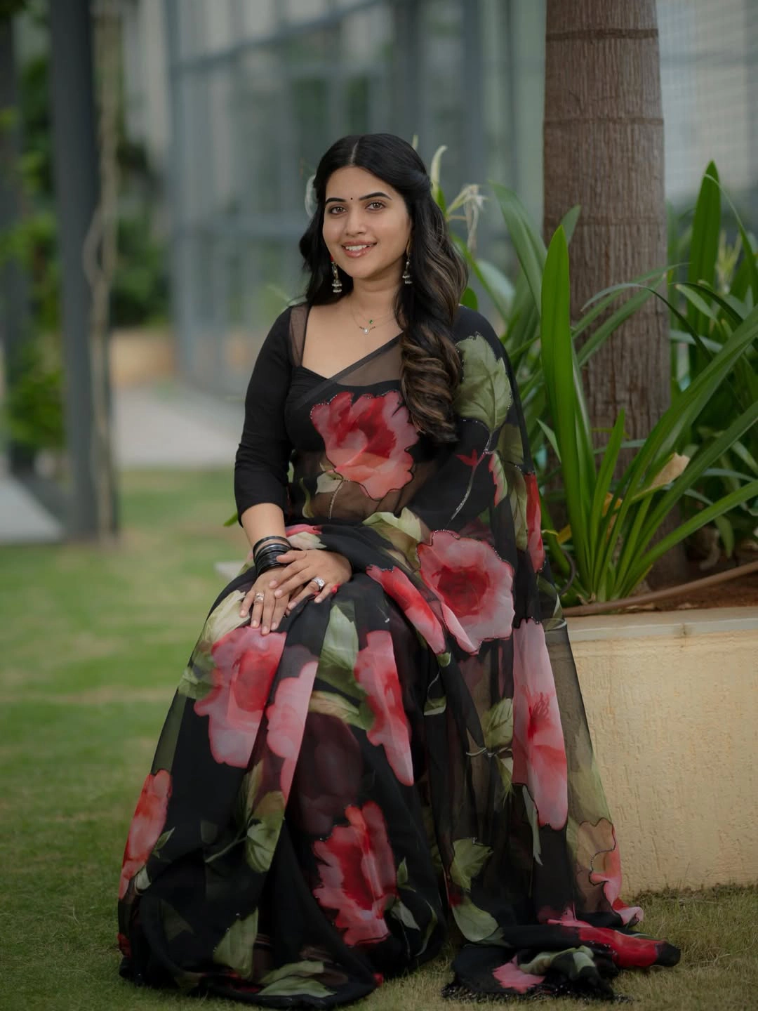 Anchor Sravanthi : పూల డిజైన్ బ్లాక్ శారీలో యాంక‌ర్ స్ర‌వంతి.. క్యూట్ ...
